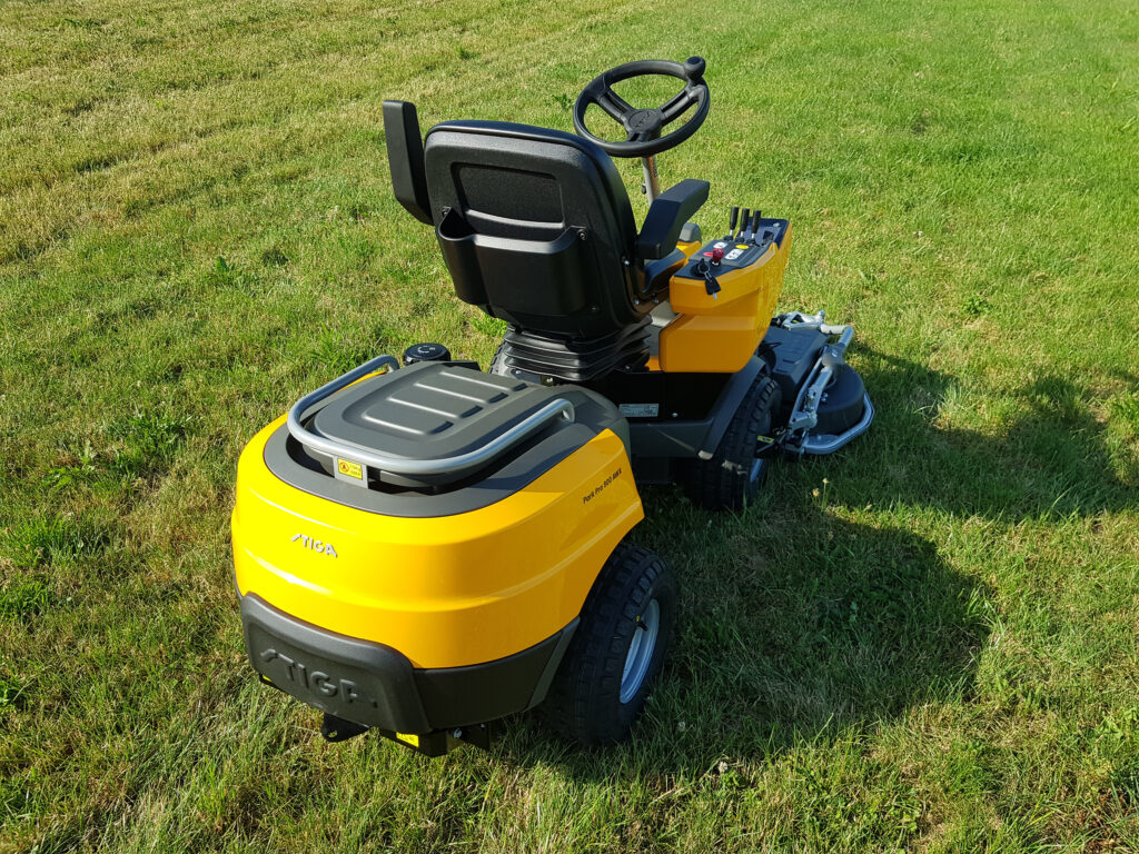 Stiga Park Pro 900 AWX mit Combi PRO-Mähdeck 125 Q Plus schumann-technik.de