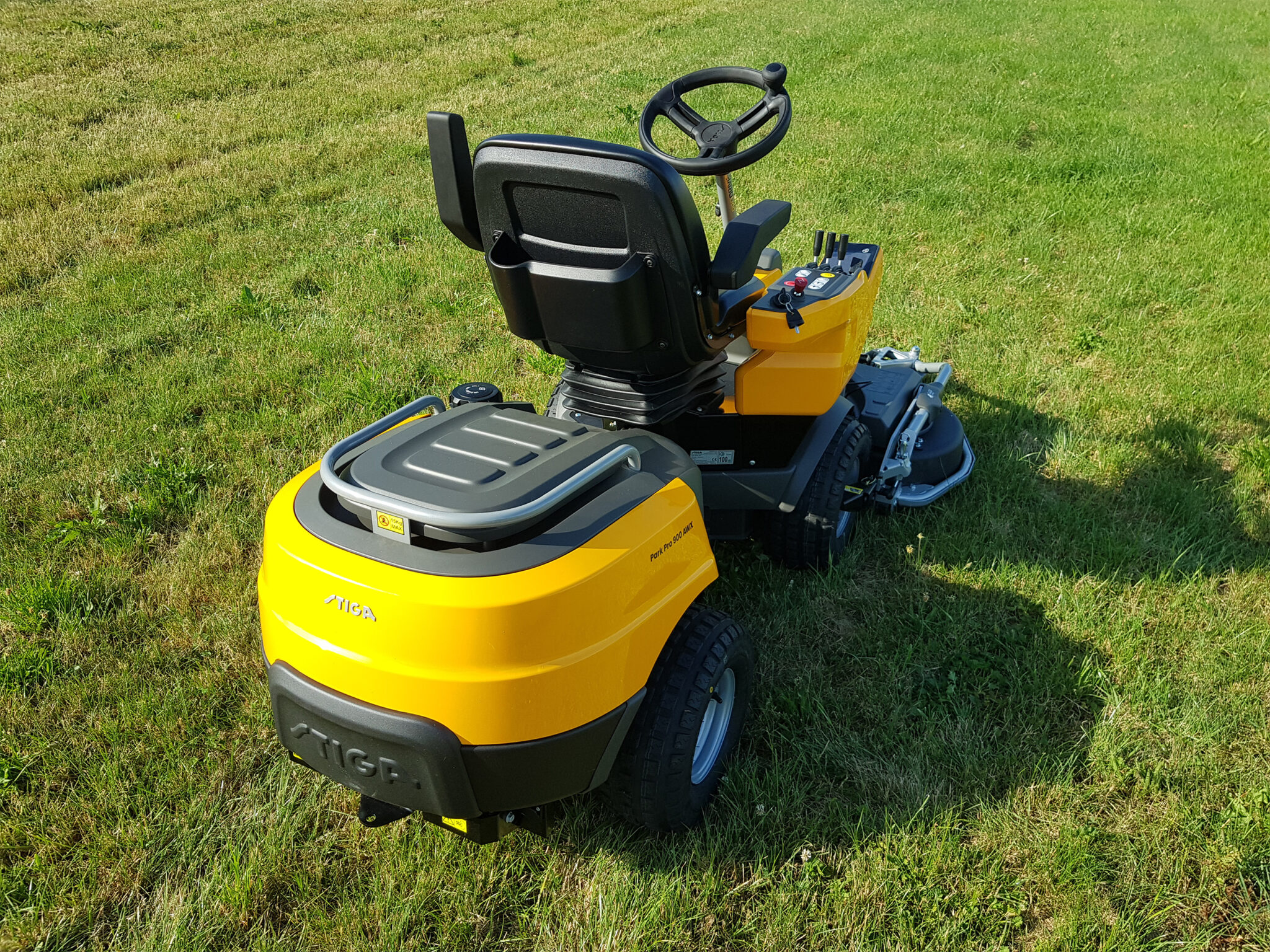 Stiga Park Pro 900 AWX mit Combi PRO-Mähdeck 125 Q Plus schumann-technik.de