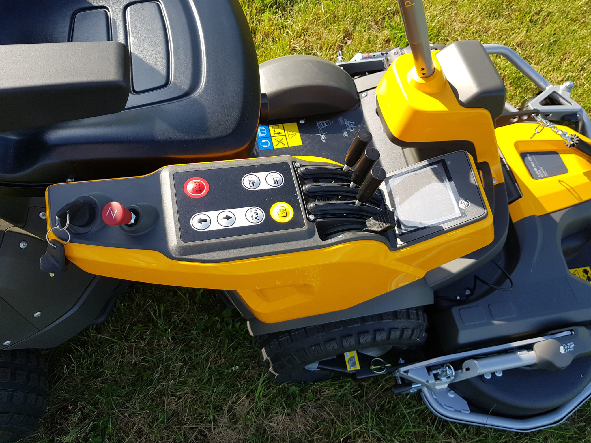 Stiga Park Pro 900 AWX mit Combi PRO-Mähdeck 125 Q Plus schumann-technik.de