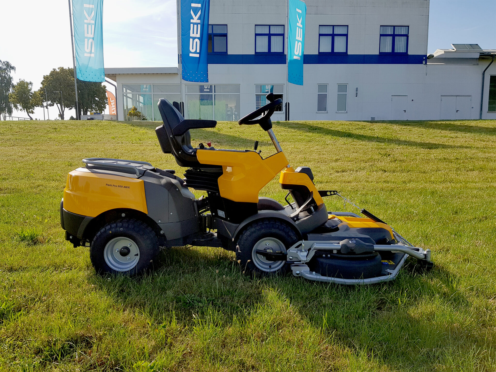 Stiga Park Pro 900 AWX mit Combi PRO-Mähdeck 125 Q Plus schumann-technik.de