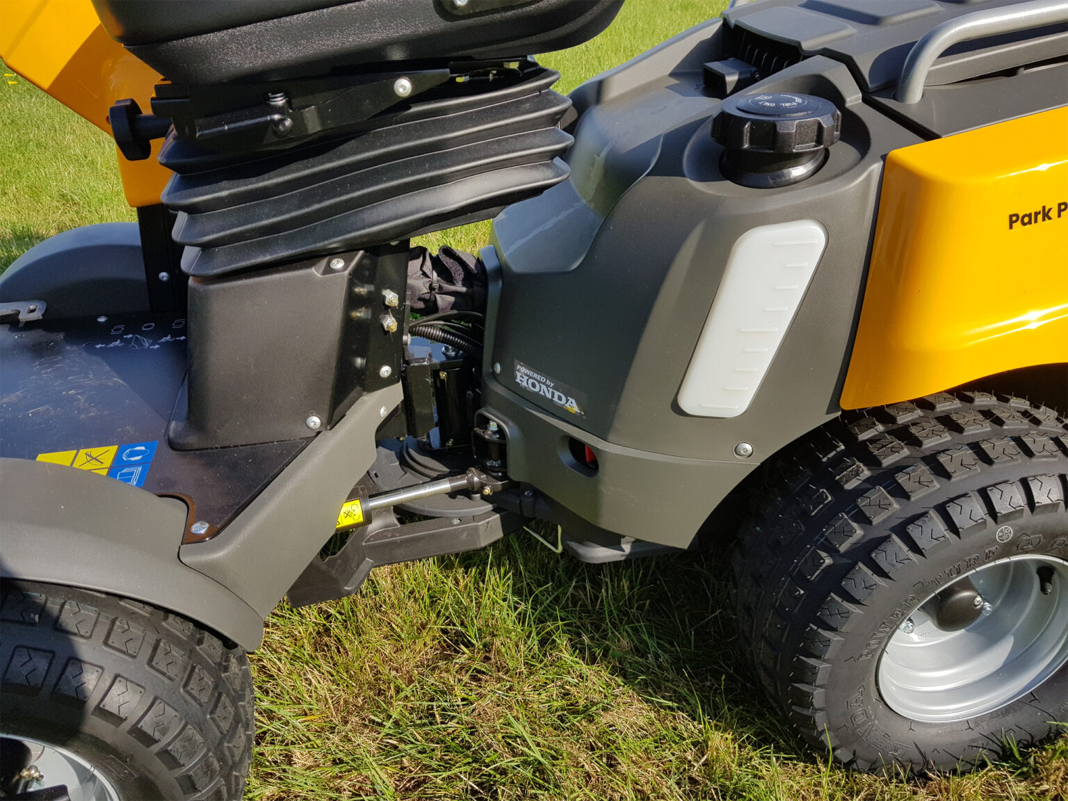 Stiga Park Pro 900 AWX mit Combi PRO-Mähdeck 125 Q Plus schumann-technik.de